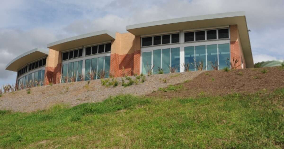 Northern Suburbs Crematorium - Condolence and Administration Building ...