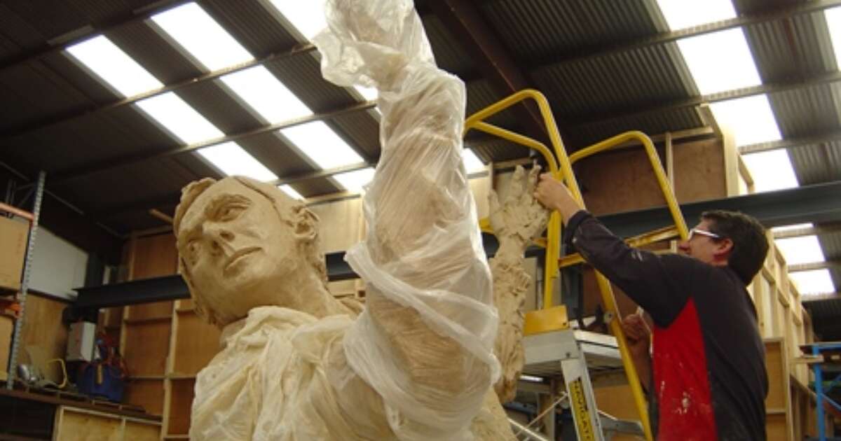 Kelly's Man Lifting Cow Project to Sunshine - Kane Constructions